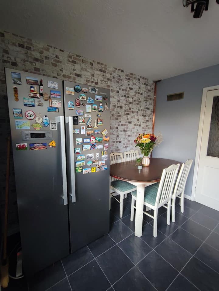 Single Room Desk Close To City Centre W/ Parking - Birmingham