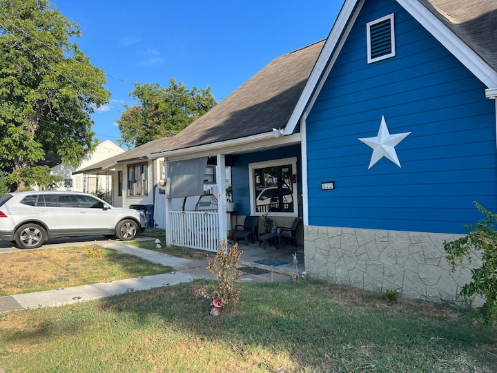 The Heart Of San Antonio 1 Bed + 1 Futon Mattress - San Antonio, TX