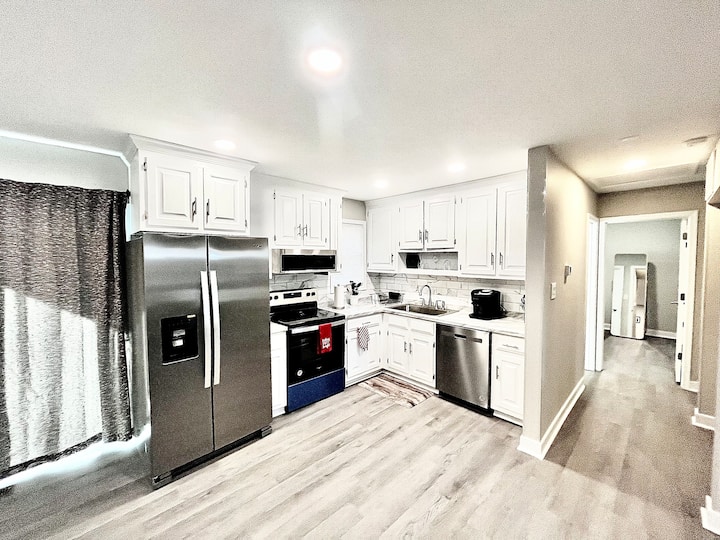 Quiet 2 Story Brickland Home - Richmond, VA