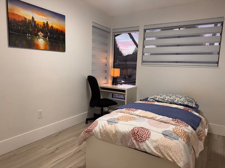 Single Room- Shared Bath - Coquitlam