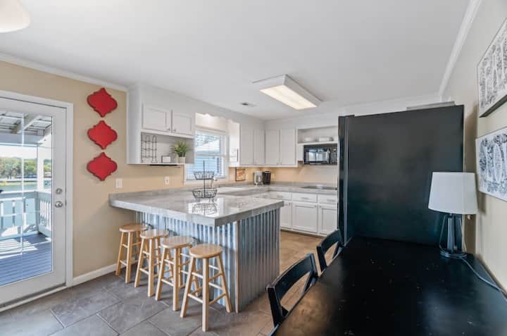 B & J’s Lakeside Retreat - Mt. Juliet, TN