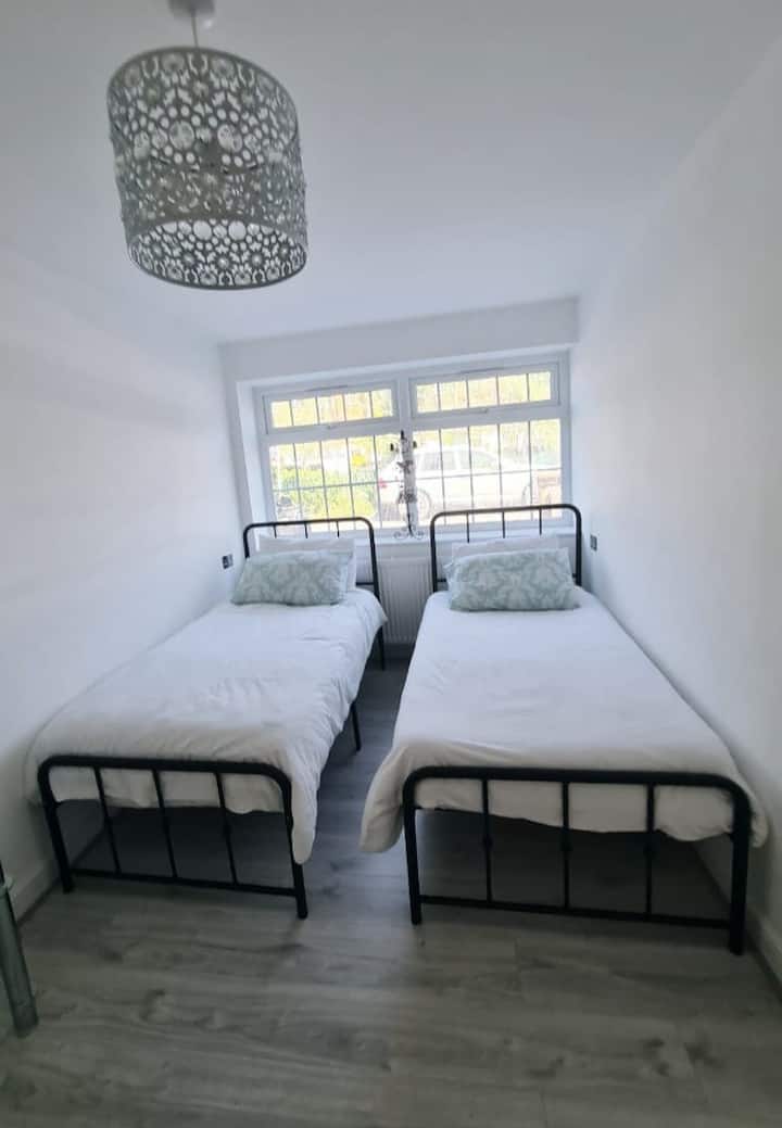 Family Twin Bedroom Or Super King - Manchester