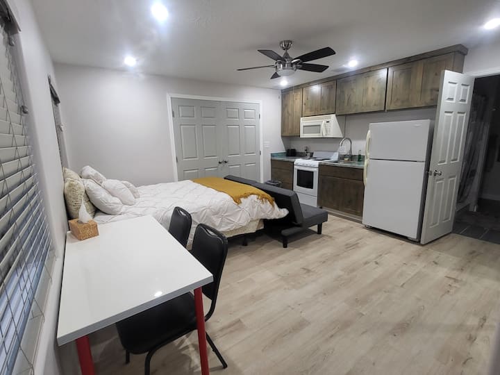 Brand New Studio. Spacious Bath - St. George