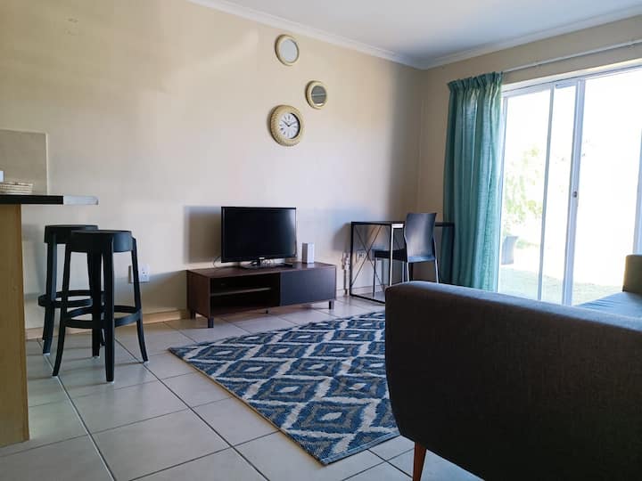2-bedroom Bliss @17 (Not Impacted By Loadshedding) - Western Cape