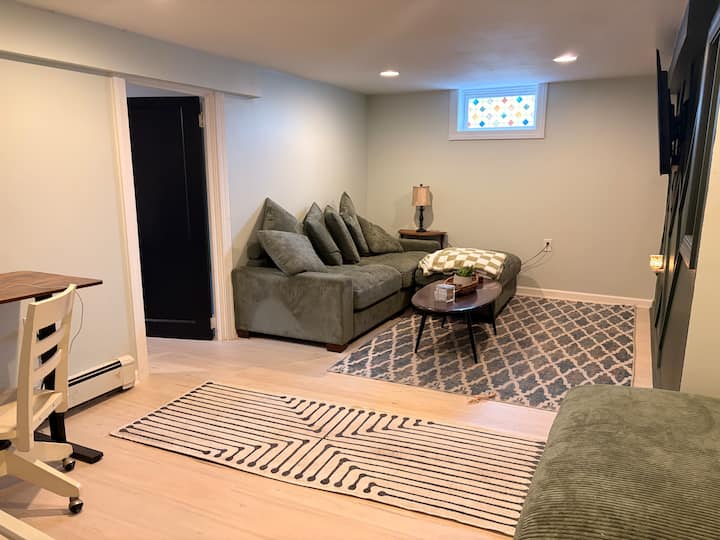 Cranston-edgewood By The Park! - Cranston, RI