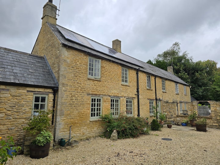 Cotswold Traditional Country House. - Witney