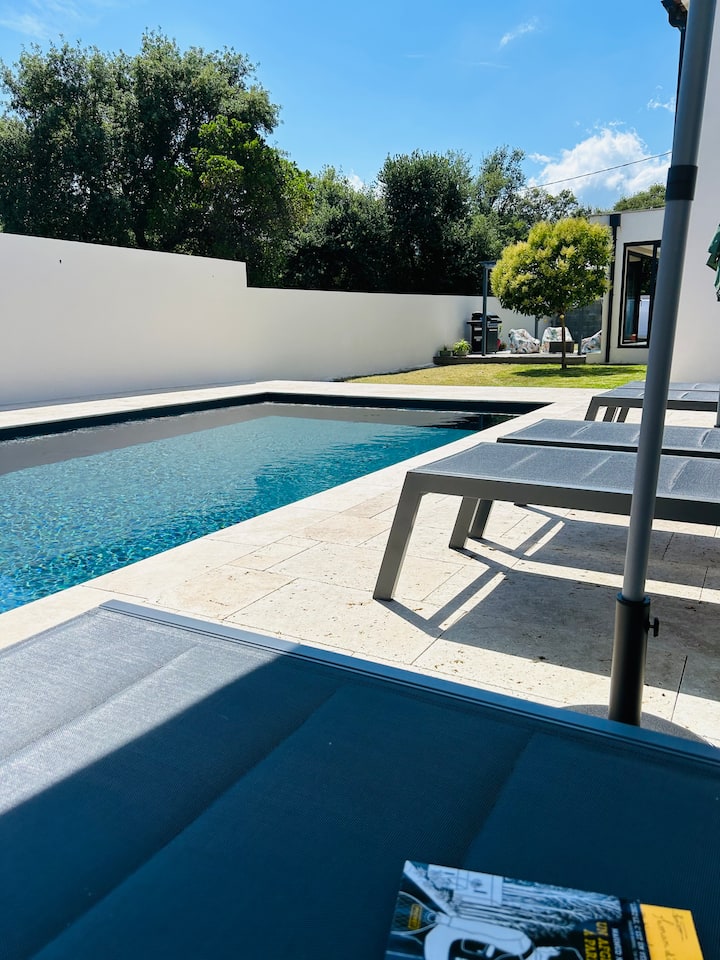 Villa Climatisée Avec Terrasse Et Piscine Partagé - Ghisonaccia