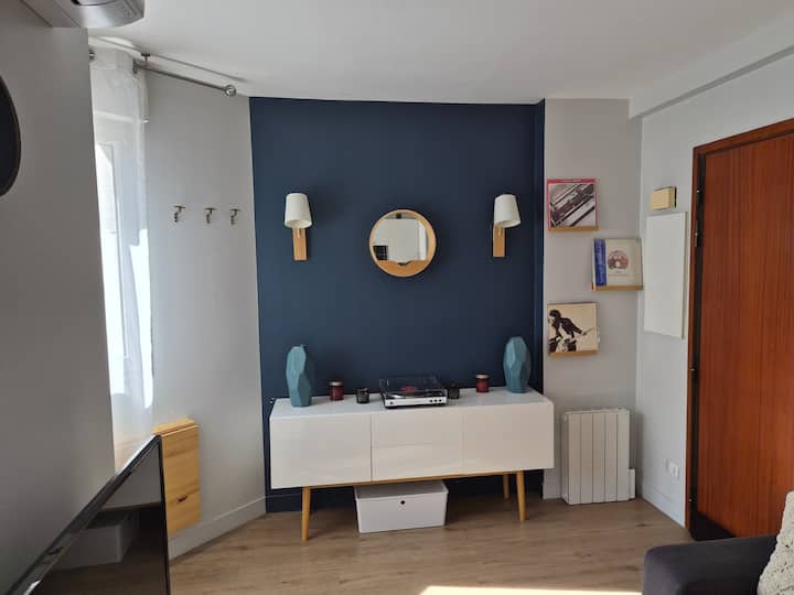 Charmant Studio Parisien Avec Balcon Cosy - Courbevoie