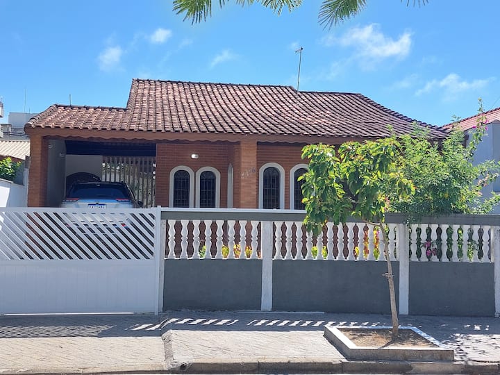 Casa 3dorm. Arejada 200m Praia Flórida Reformada - Peruíbe