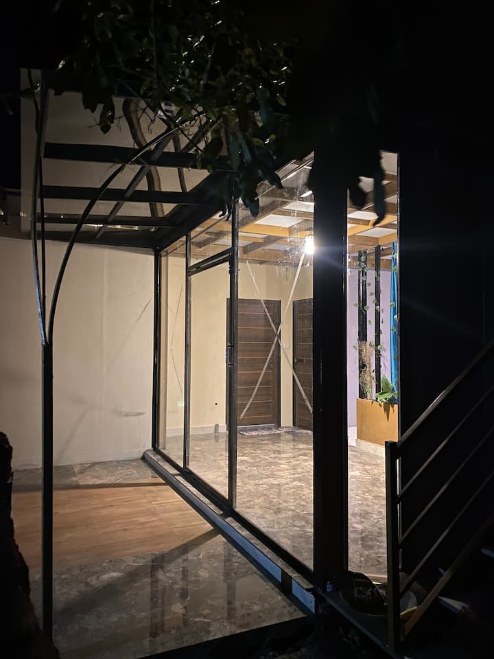 Kians Glass House - Kuttikkanam