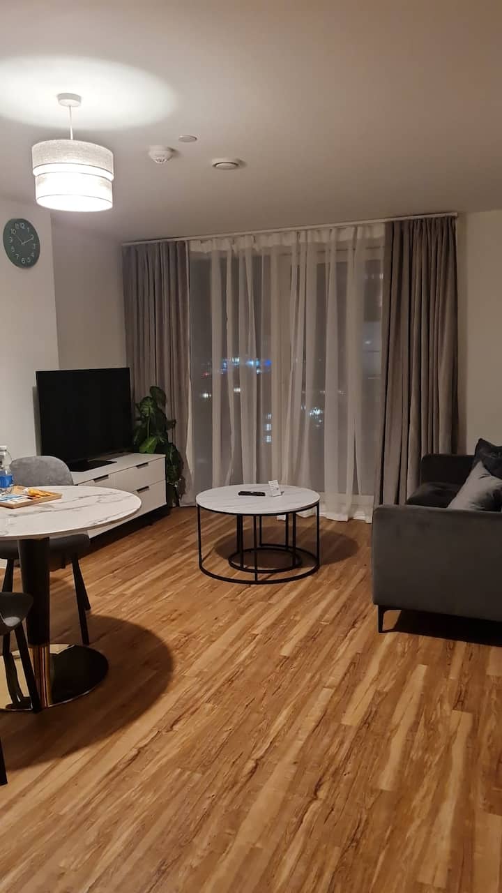 Minimalistic Flat: Balcony, Gym, Wifi, & Kitchen - Manchester