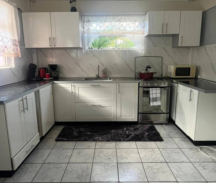 Cozy Oasis -Near Ferry,convenient ,Affordable - Dominique