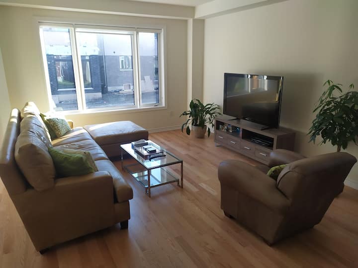 Primary Br, Ensuite Bath, Closet, Keyed Entry - Barrie