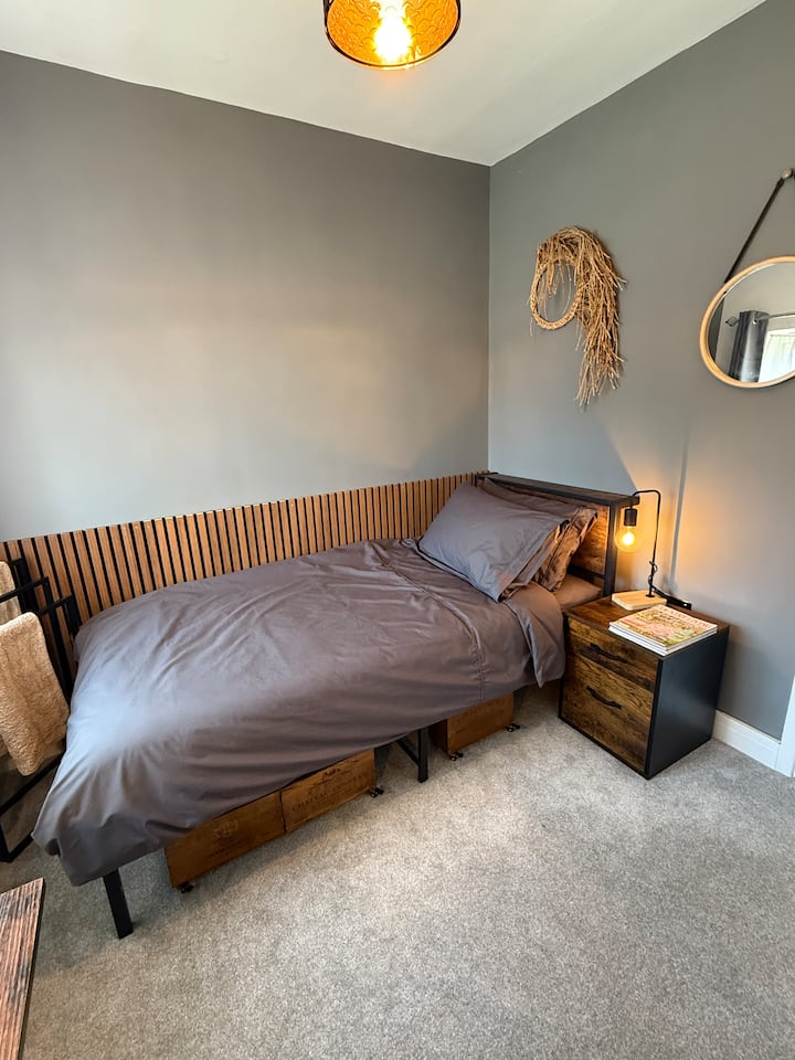 Cozy Industrial Style Bedroom In Milford - Godalming