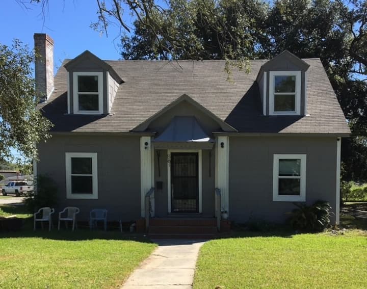 Minutes From Downtown - Beaumont, TX