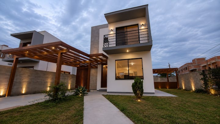 Casa Com Piscina Entre Praia Central E Ferrugem - Garopaba