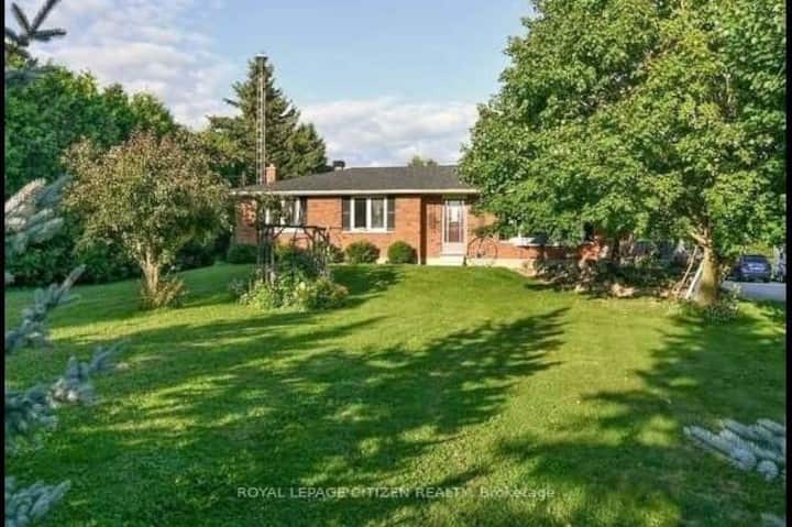 Entire 5br Home Near Orangeville - Shelburne