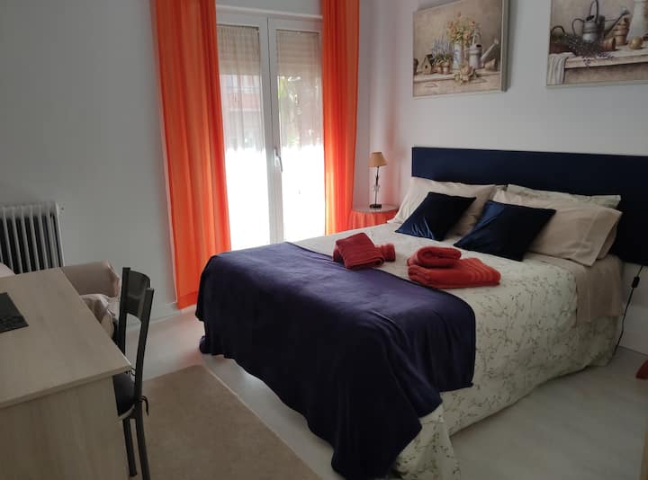 Apart. Habitación Doble Con
Baño 
Parking Gratuito - Logroño