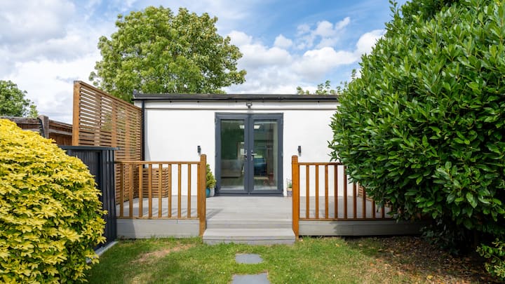 Garden Gem: Your Private Escape - 布羅姆利