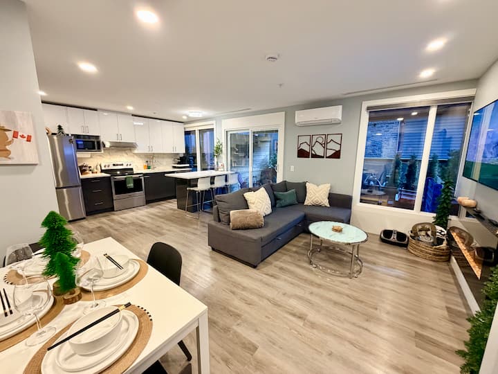 Inukshuk Terrace Mountain Gataway Solara Htub Pool - Canada