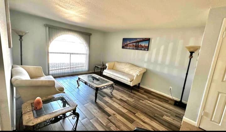 Confortable And Beautiful Home - Glendale, AZ