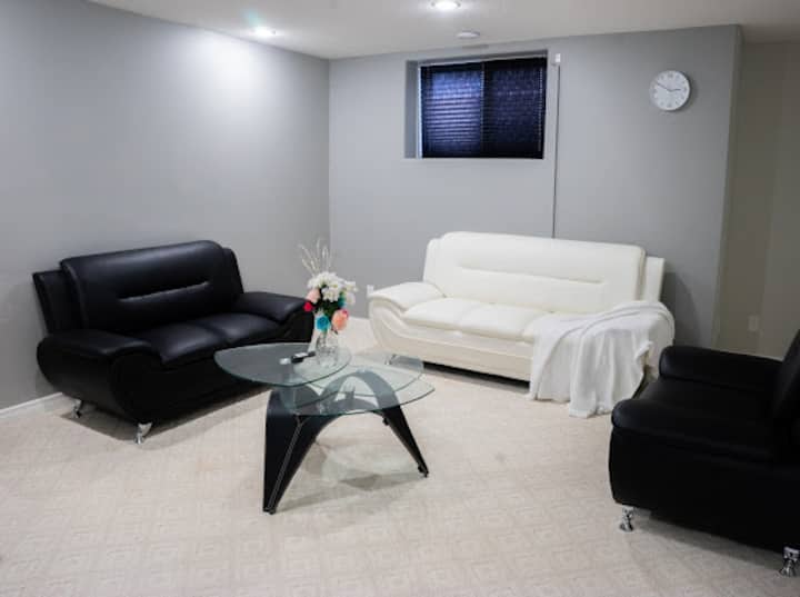 Spacious/ Peaceful 2 Br Suite - Brandon