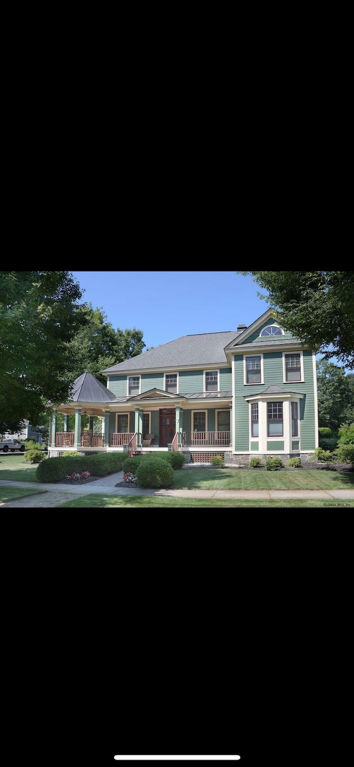 Luxury Saratoga Home - Saratoga Springs, NY