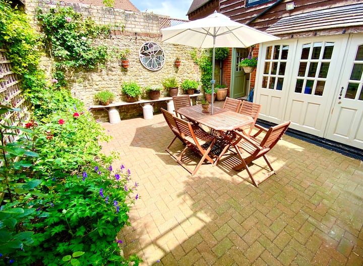 Mowers Mews, Detached Period Property In Midhurst - Midhurst