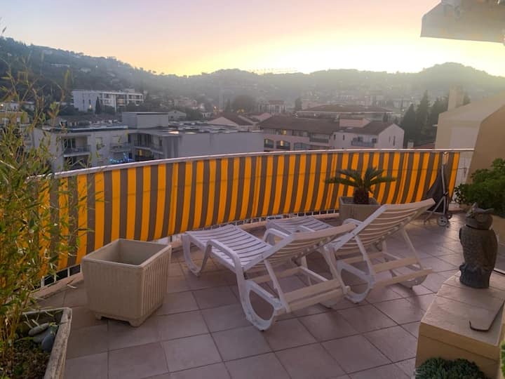 Apparemment Immense Terrasse - ibis budget Antibes Sophia Antipolis