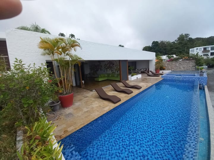 Casa De Lujo Con Piscina Privada Y Vista Al Mar - Atacames Cantón