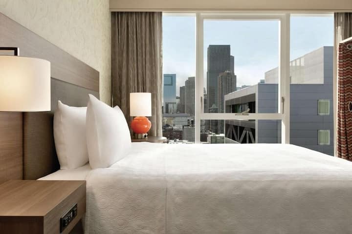 Downtown Queen Studio | City View + Free Breakfast - 시카고