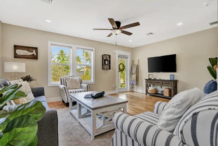 Cozy Beach Getaway -Sabal Palm Bungalow - Lake Worth, FL