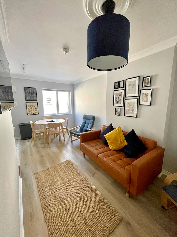 Superb City Centre Location - Sleeps 5 - Oranmore