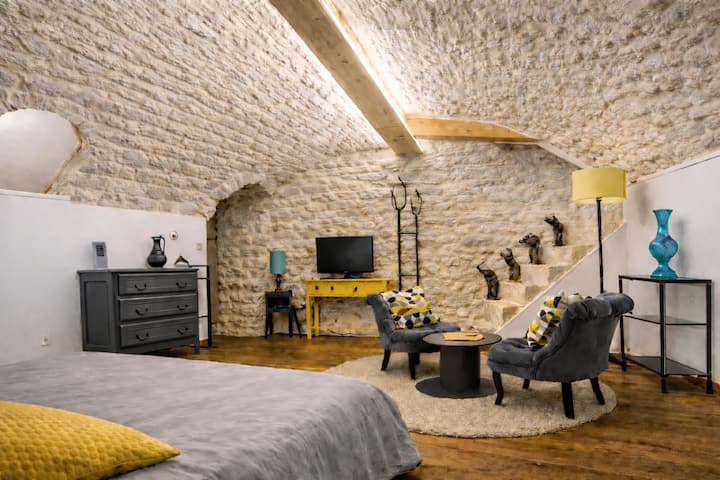 Caveau Bourguignon Centre Historique Duplex 85m² - Côte-d'Or