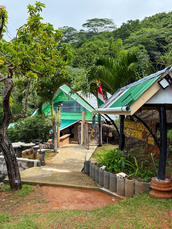 Gorgeous & Peaceful Guest House (Ocean View) - Seychelles