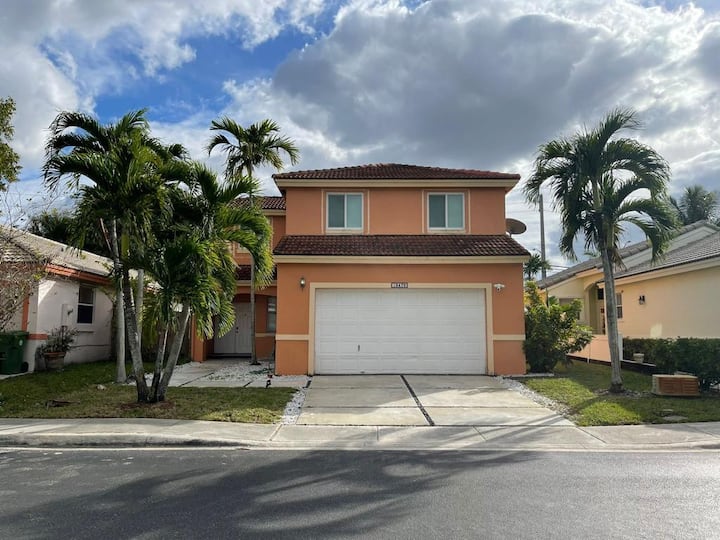 A Family Friendly Home - Miramar, FL