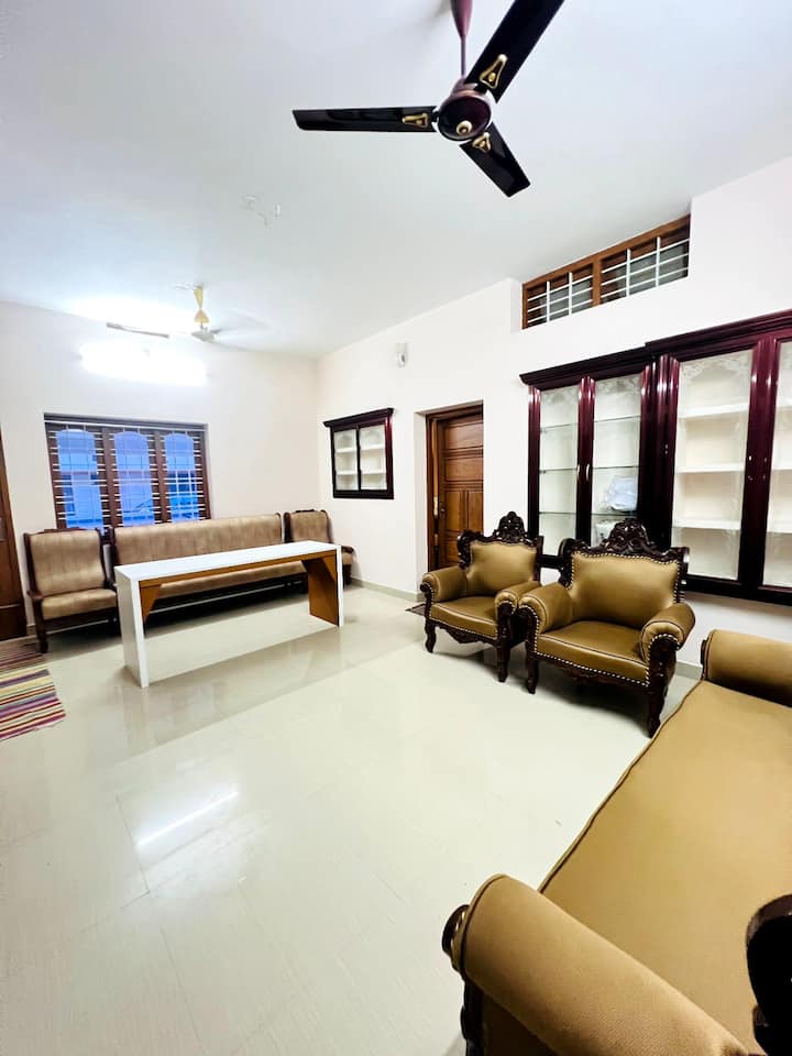 Guruvayur Home:1ac+1 Nonac+single +Hall+kitchen - Guruvayur