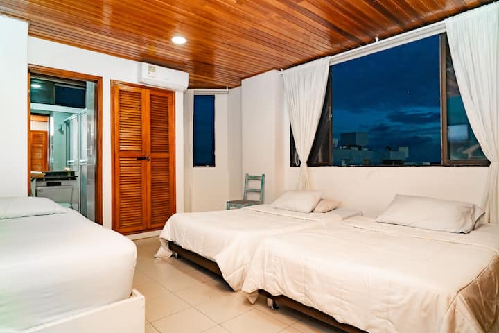 Habitación Para 3 Una Cuadra De La Playa Y Bahía - Cartagena, Colombia