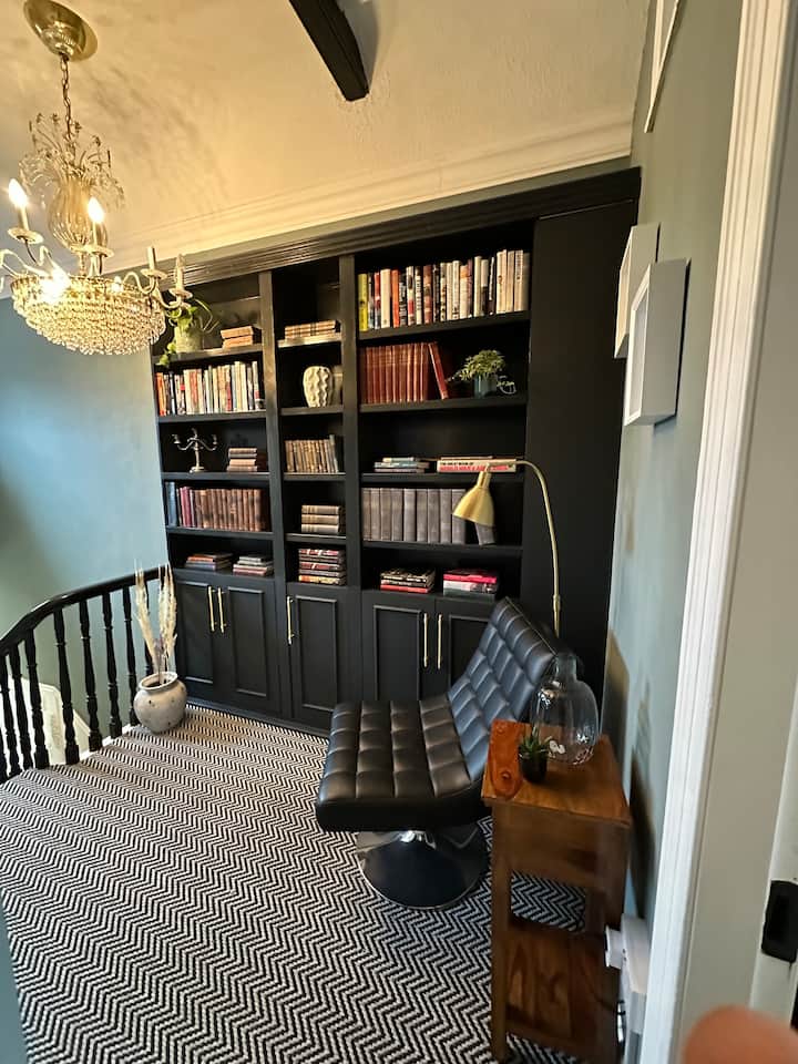 The Yellow Room @The Royal Lodge - Dublin