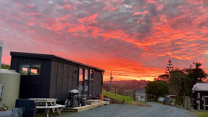 Simple Tiny Home With A View - Matakana