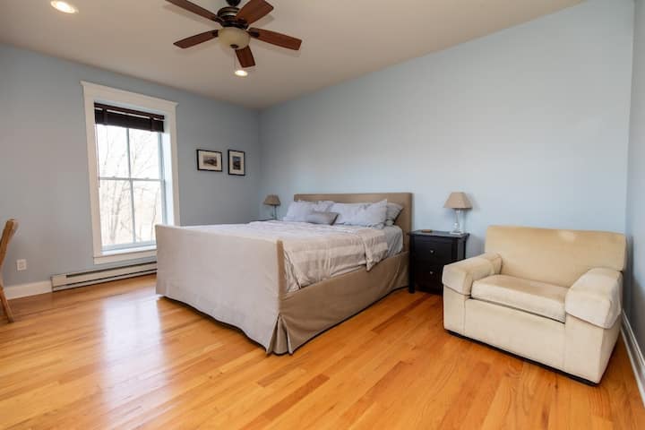 King Room - Michigan City, IN