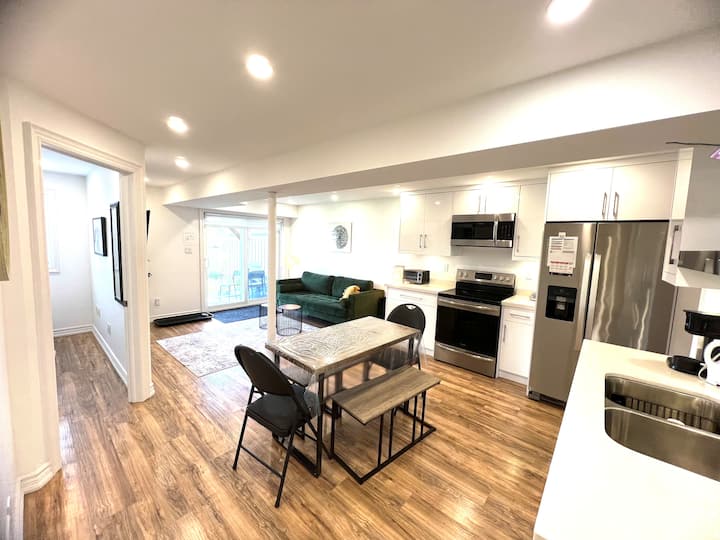 Stunning Luxury 2br, 1b, 1p Unit+private Enterance - Pickering