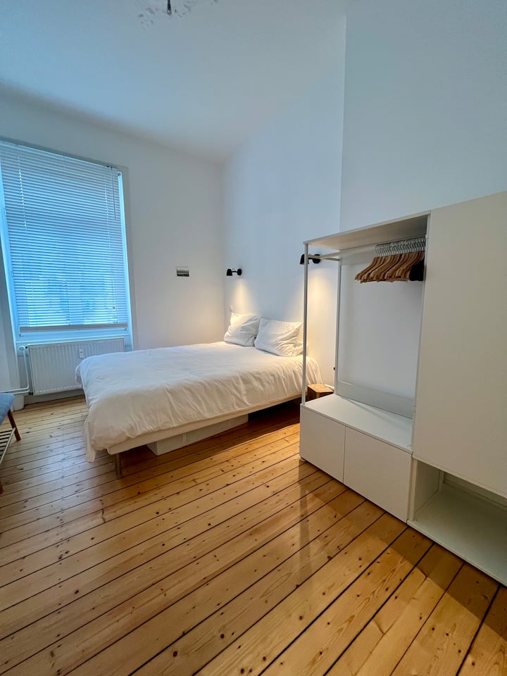 Sonniger Altbau Mit 2 Balkonen - Wiesbaden