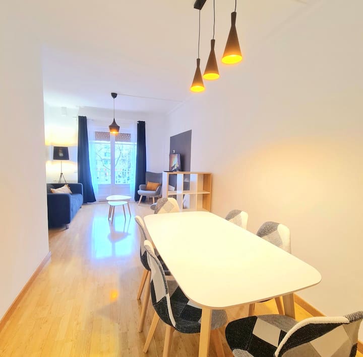 G14_ Nice Apt. 4 Bedr. / Balcony. Sagrada Familia - Barcelona