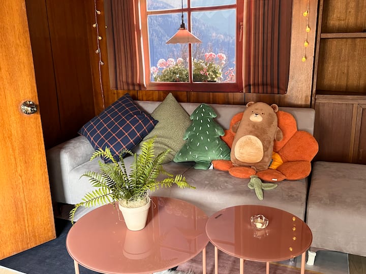 Hanok Bookclub House In Trendy Seongbuk-dong - Seoul