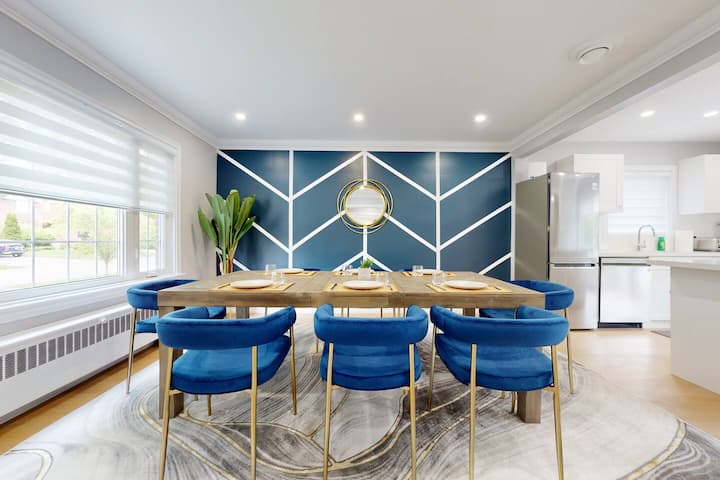 Stylish 4 Bedroom Home In Aaa Location - Toronto