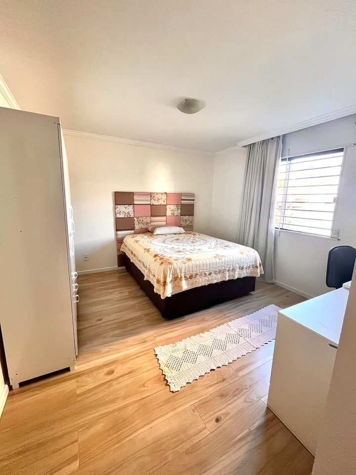 Quarto Em Sobrado A 3 Quadras Shopping Jl - Cascavel