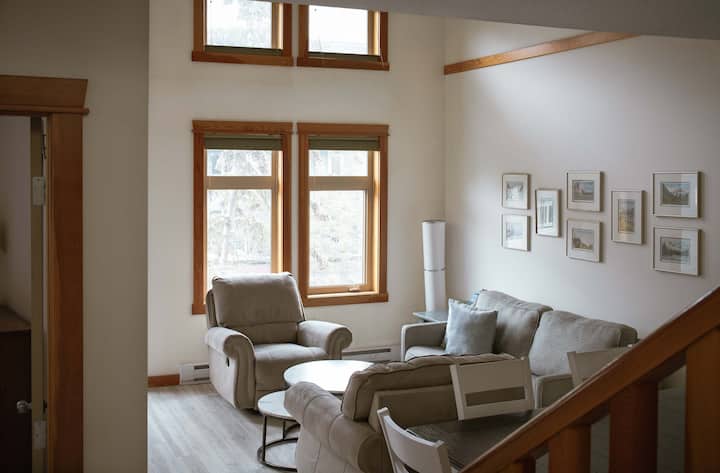 Wolf Mountain Escape 308 - Canmore