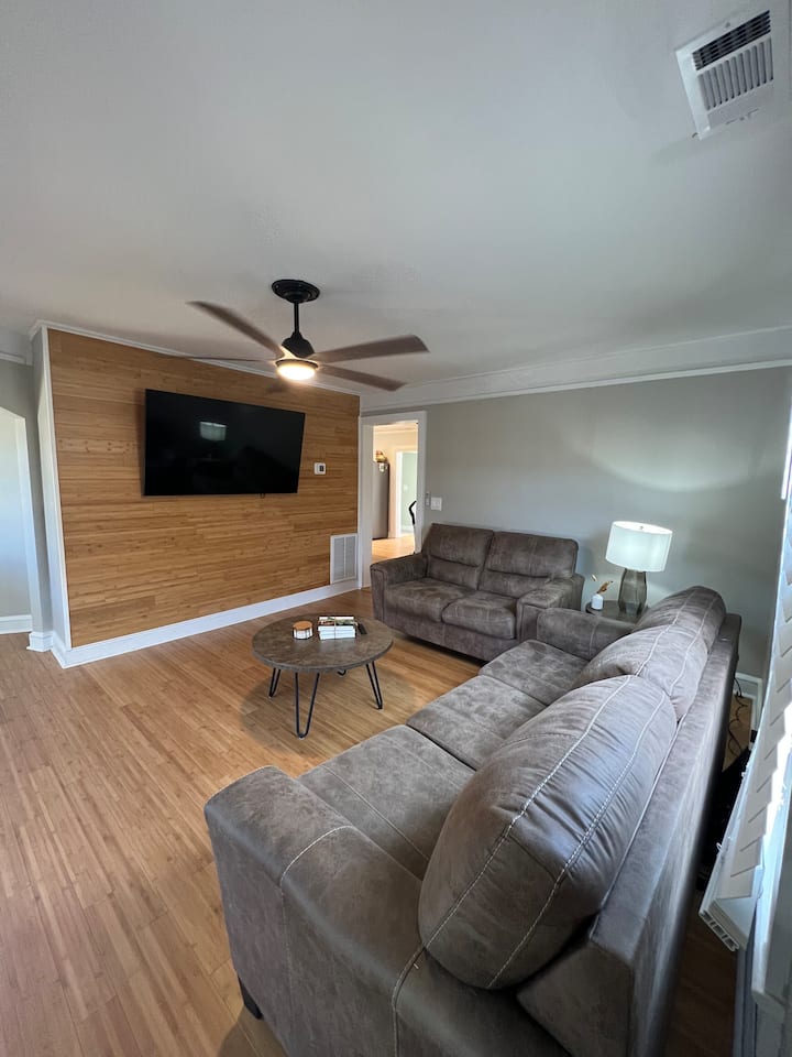 Easley Hideout: 20 Minutes To Clemson & Greenville - Easley, SC