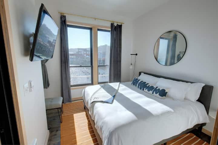 Ice House Suite At Bowline Hotel, Balcony! - Astoria, OR